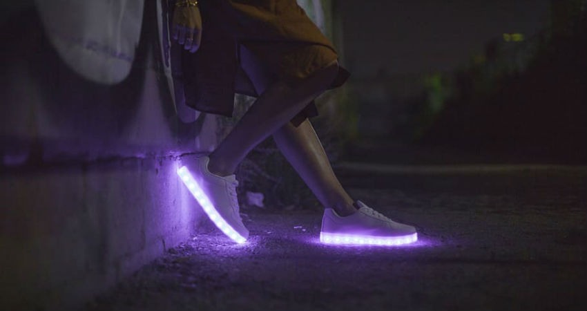 Pisando luz: La revolución personal calza zapatillas con luces led ...